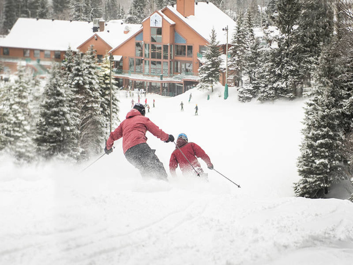 Alpine skiing and snowboarding in Quebec | Family activities