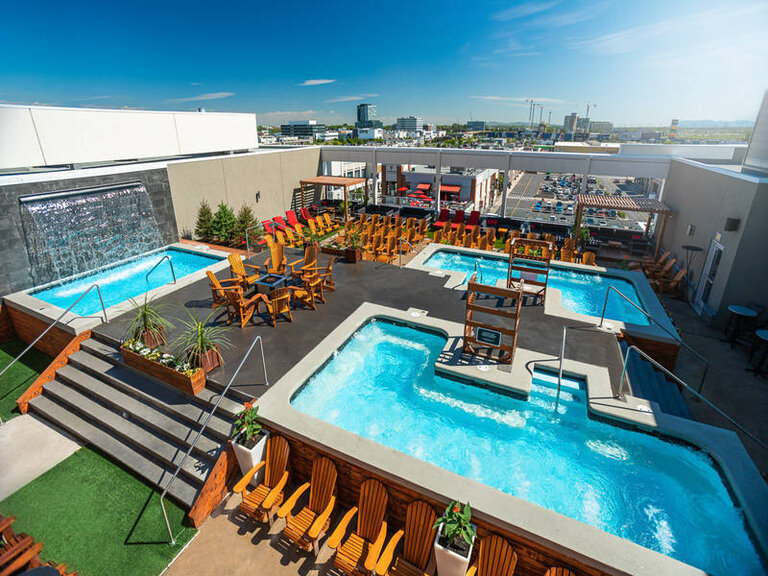 SKYSPA - Quartier DIX30 | Centre de santé, spa à Brossard